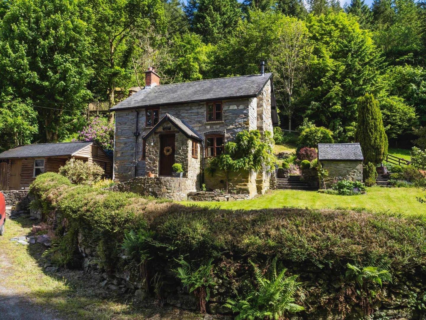 Halls Property Search - Residential, Commercial & Rural Property